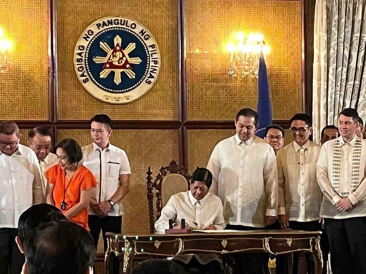 Marcos signs law to promote mental health