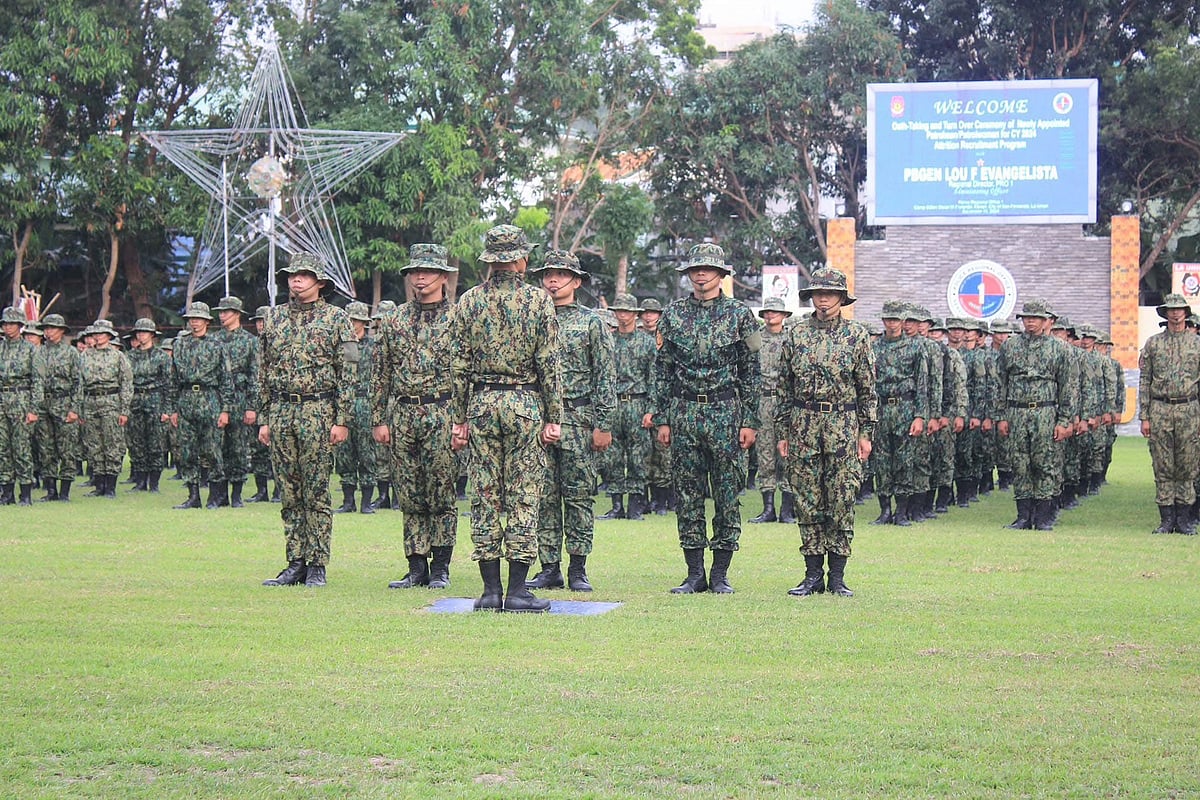 300 New Police Recruits Take Oath in Region 1, Join Philippine National ...