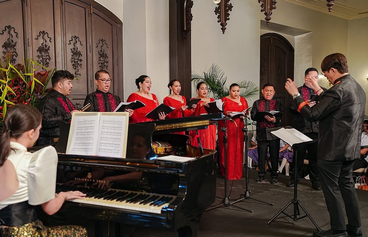 Goldenberg Mansion Celebrates Christmas with Anya Lagman and UST Singers