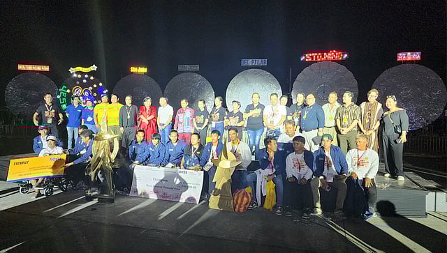 Giant lanterns illuminate San Fernando City