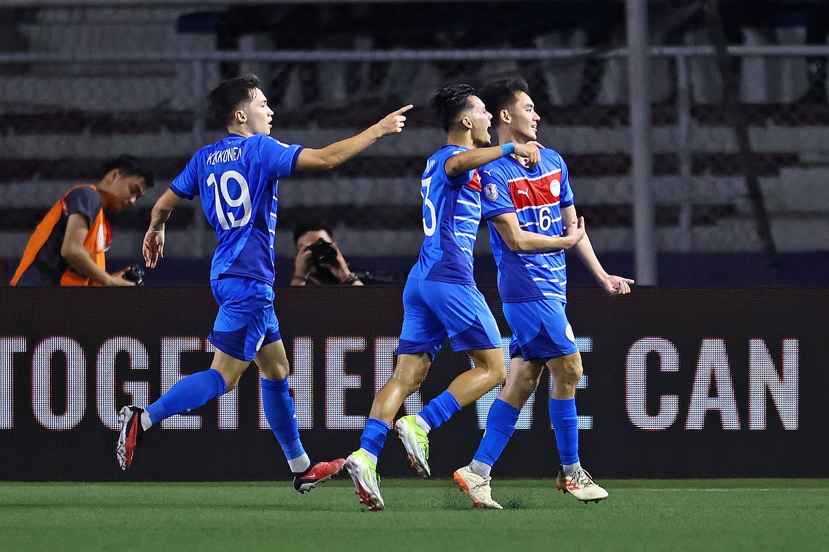 Philippines stuns Thailand, takes 2-1 lead in Mitsubishi Electric Cup semis