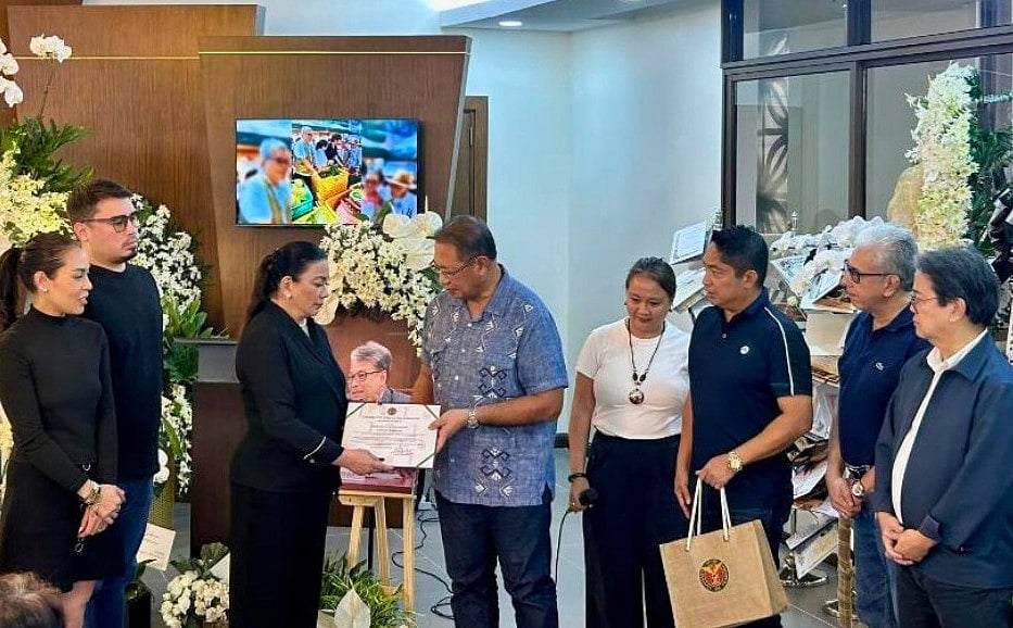 UP Alumni Association Honors DV Savellano's Legacy of Service and ...