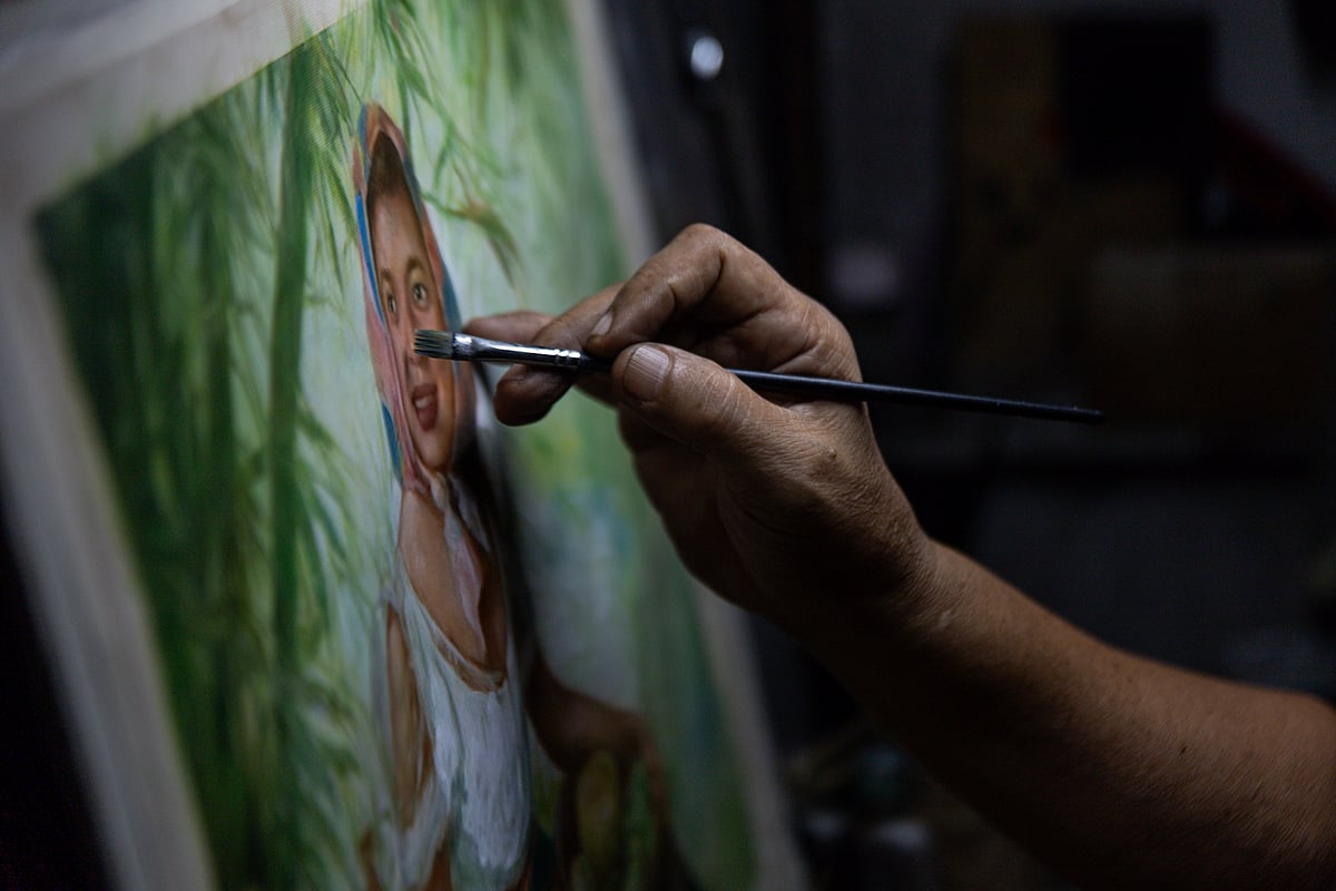 Manila artist recreates iconic paintings