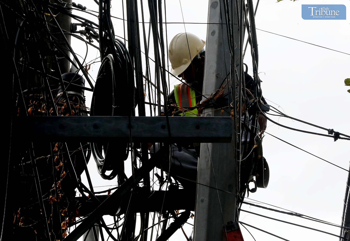 Meralco Contractor Repairs Power Lines to Address Interruptions in ...