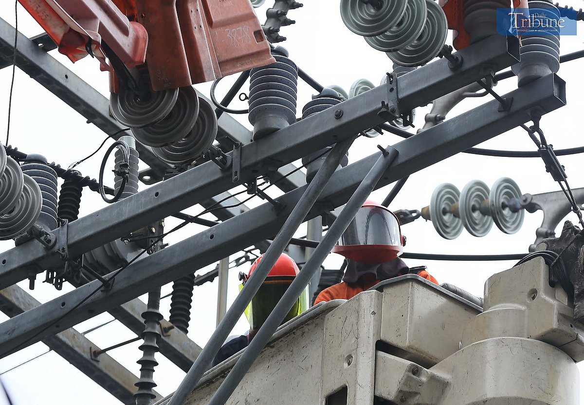 Meralco linemen on the job