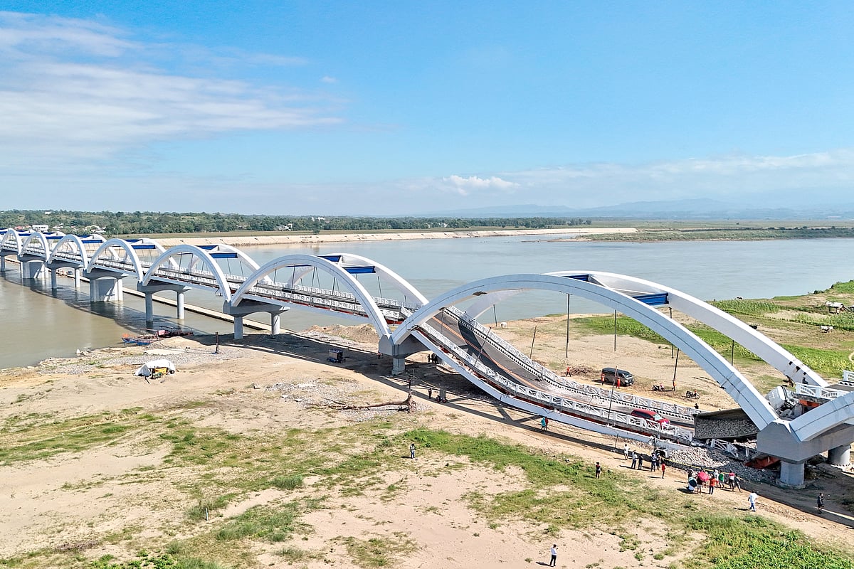 Cagayan bridge collapse injures six