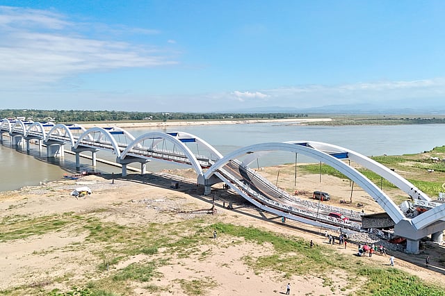 Cagayan bridge collapse injures six