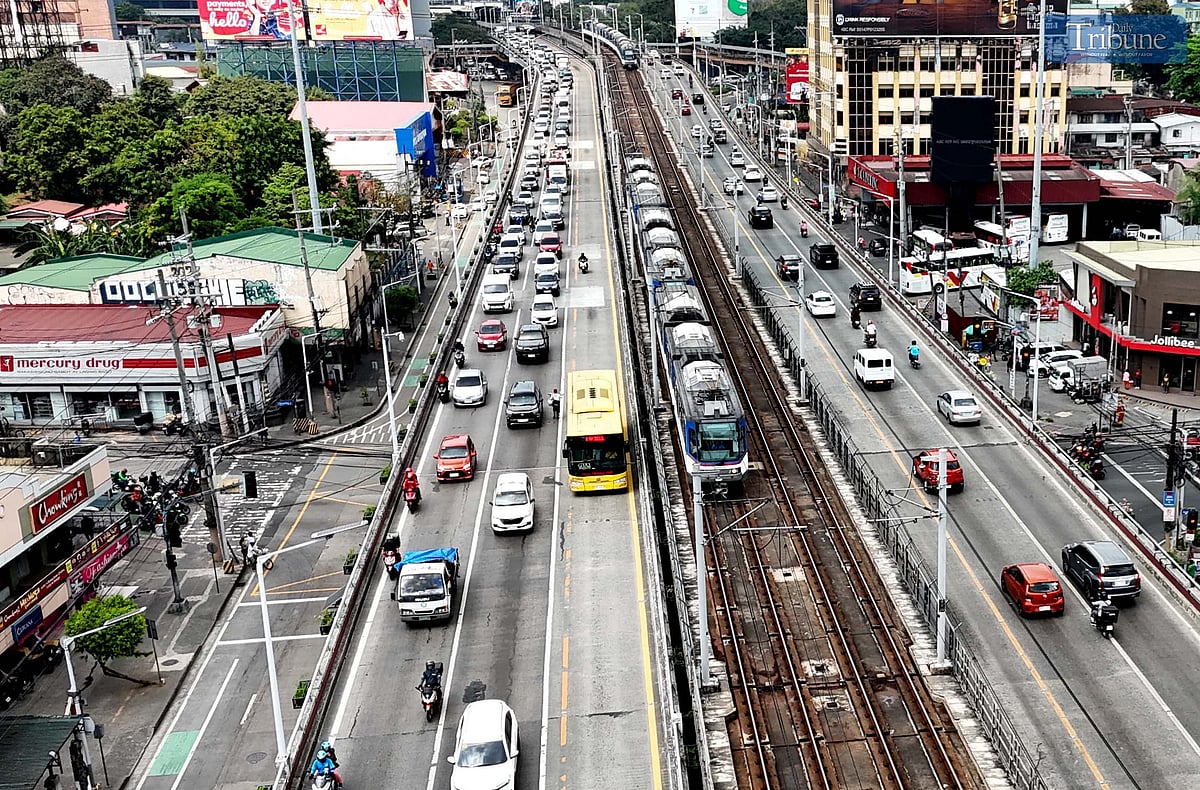Transport groups back DOTr opposition to carpooling on EDSA Busway