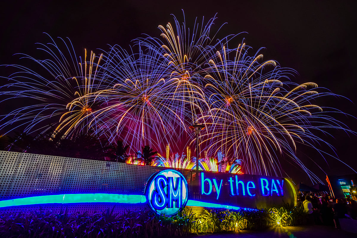 12th Philippine International Pyromusical Competition Lights Up SM MOA
