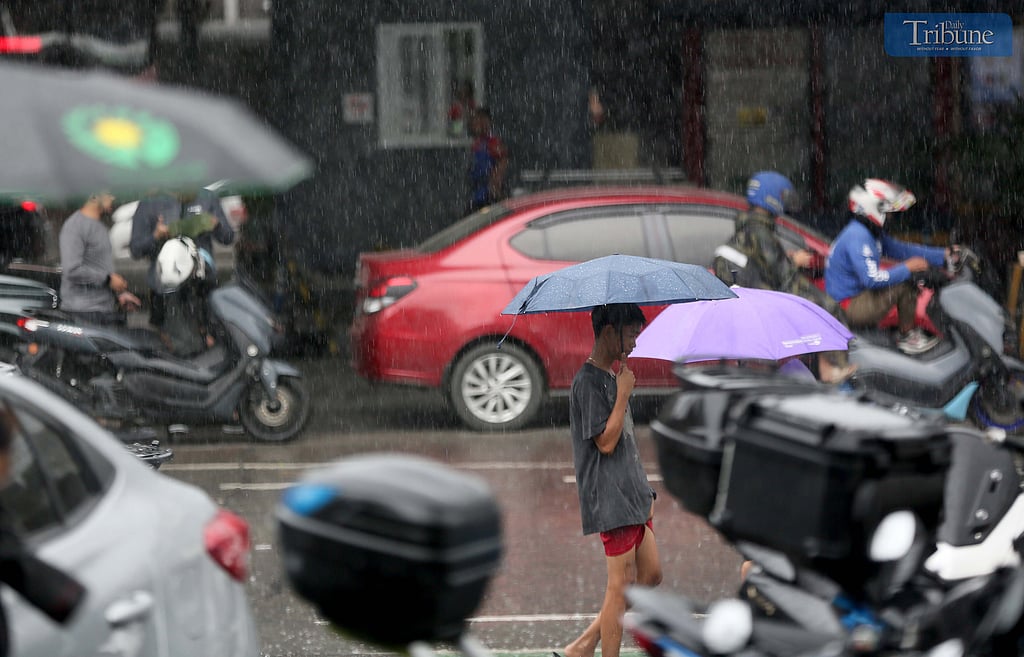 PAGASA: Heavy rains in Luzon, dangerous heat in the south
