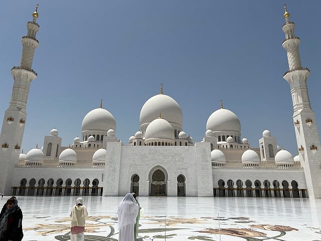 The Awe-Inspiring Sheikh Zayed Grand Mosque: A Majestic Symbol of Unity ...
