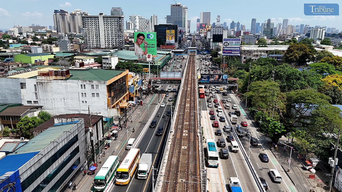 Traffic builds up on EDSA southbound on Holy Wednesday
