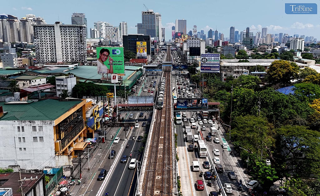 Traffic builds up on EDSA southbound on Holy Wednesday