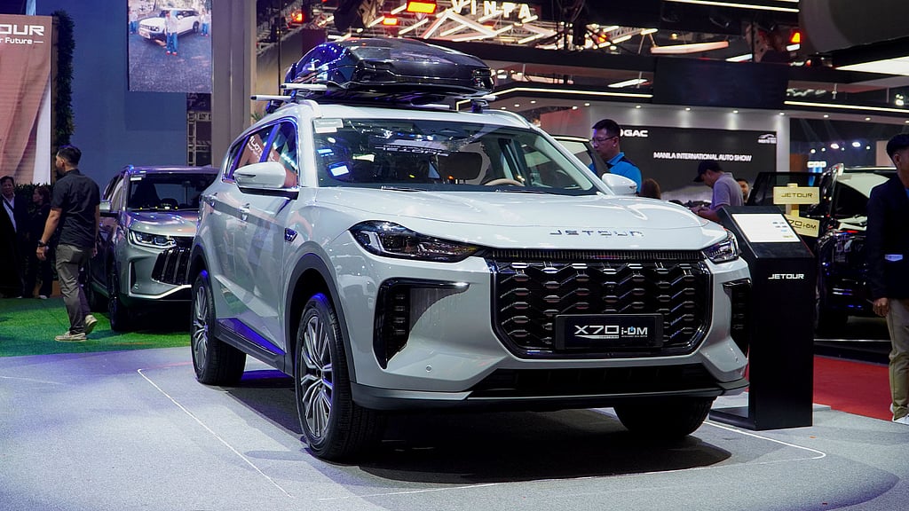 Jetour unveils two new hybrids
