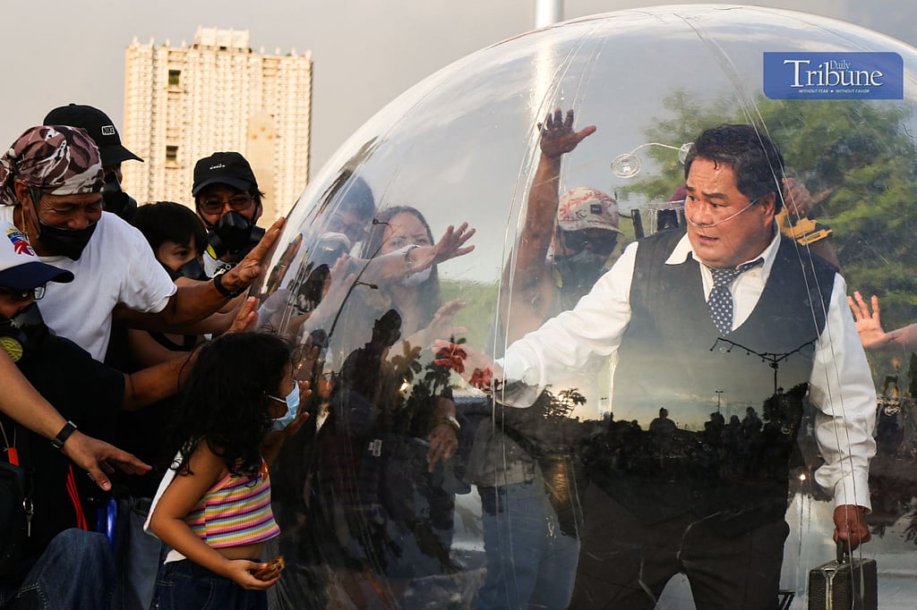 Filipino activists stage creative clean air protest at Luneta Park