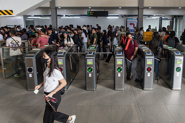 Free LRT-1 Rides on Independence Day: LRMC Offers Fare Holiday for ...