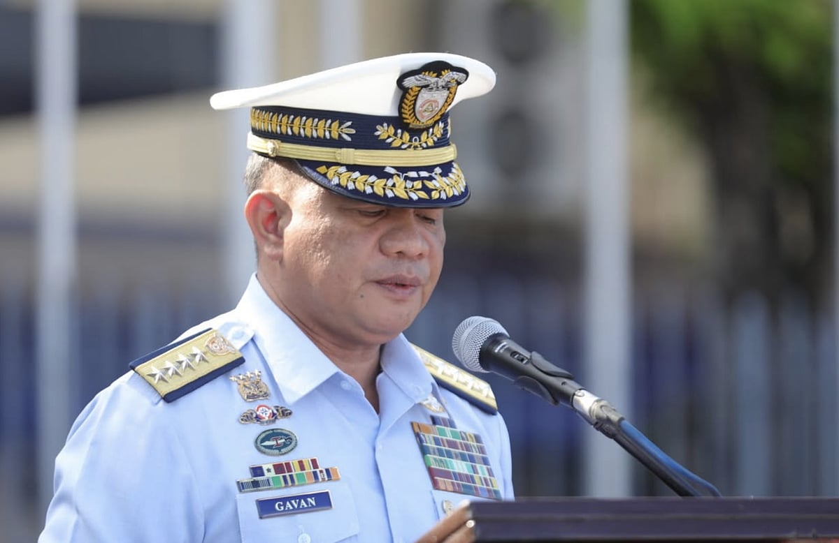 Gavan swears in PCG Auxiliary officers