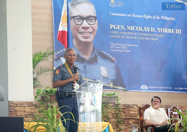 PNP chief makes historic first visit to CHR