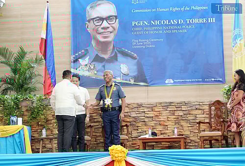 PNP chief makes historic first visit to CHR