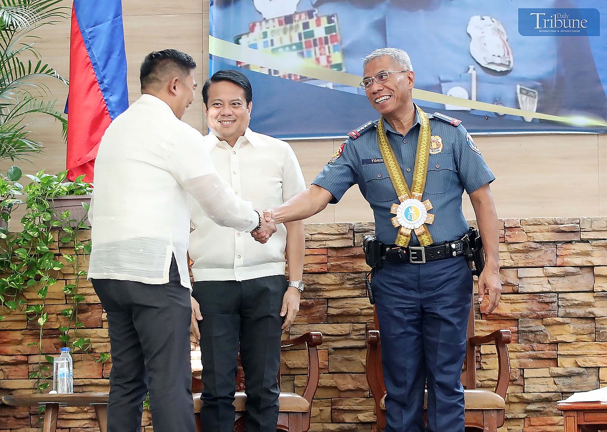 PNP chief makes historic first visit to CHR