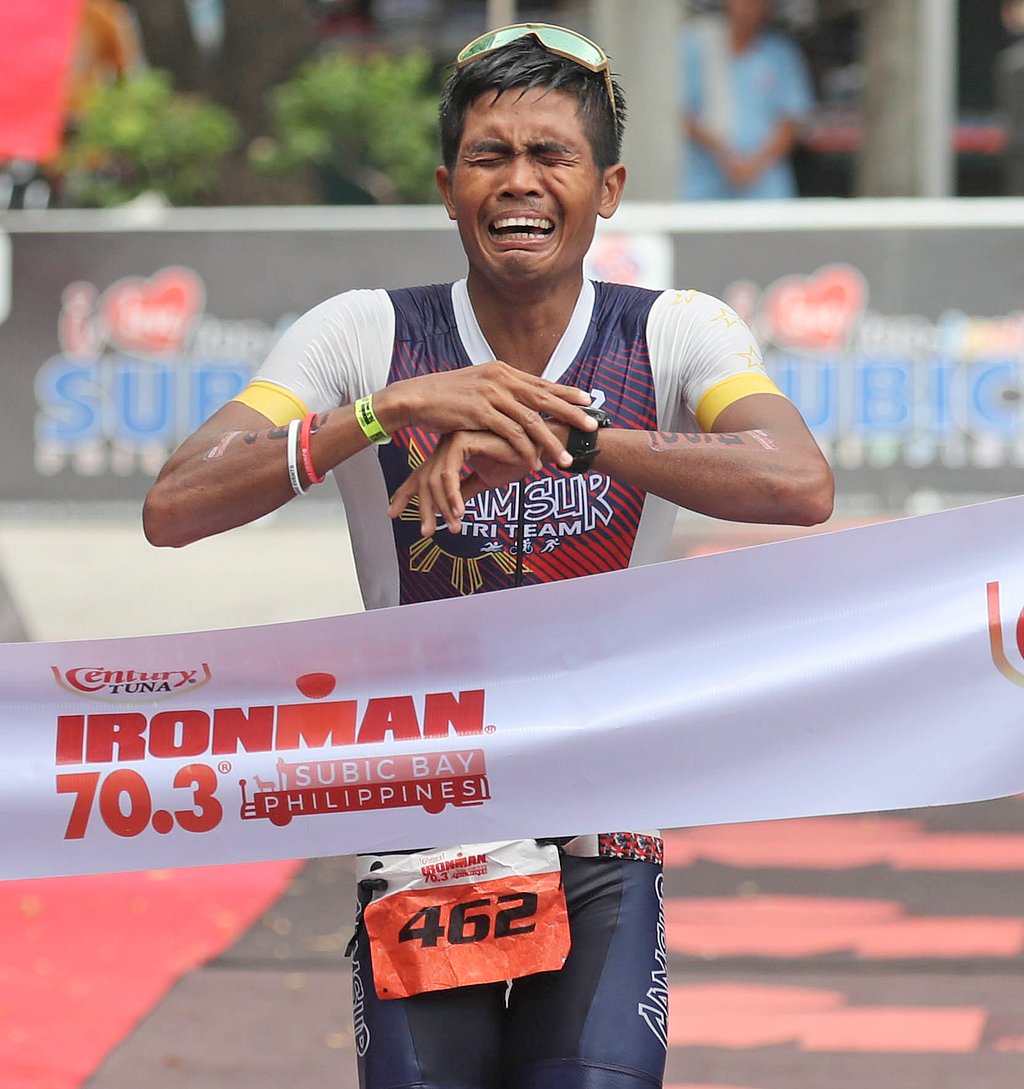 Ciron makes winning IRONMAN debut; Putri triumphs