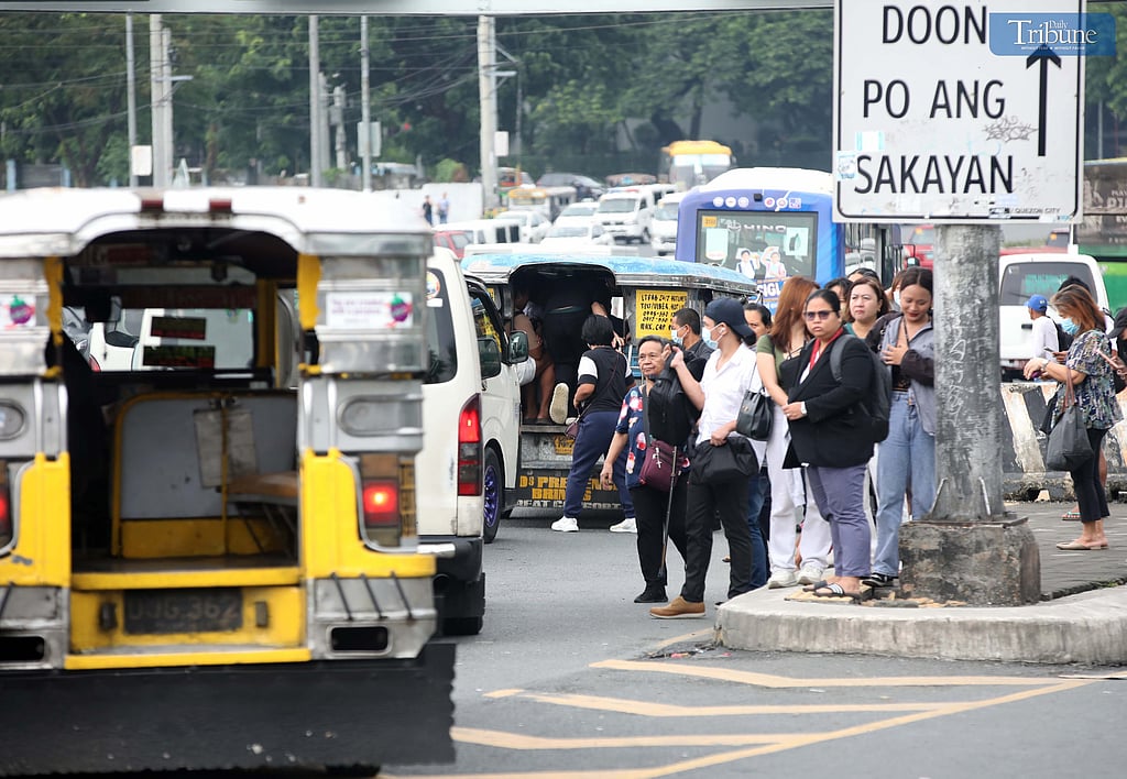 'Too much': Manila commuters, drivers reject heavy 10-peso fare hike ...
