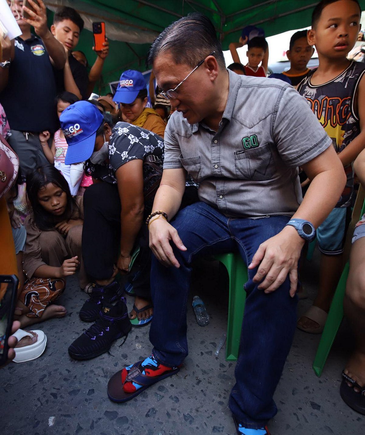 Kuya Bong aids Parañaque fire victims