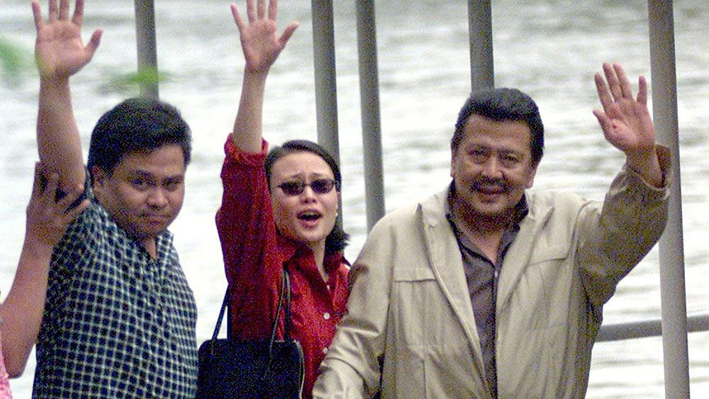 Erap: The president who walked away