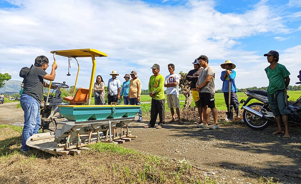 DA PhilRice tests new paddy seeder in Mayantoc