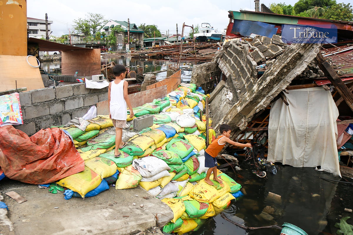 Collapsed Navotas river wall reinforced