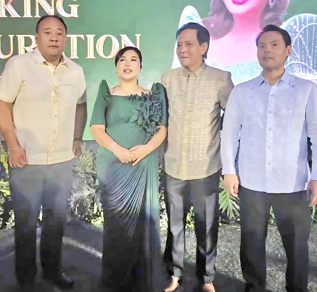 ‘People’s Governor’ takes oath in characteristic simplicity