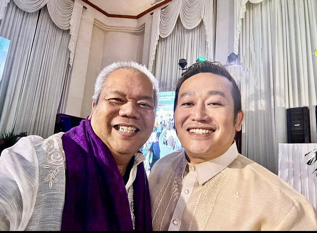 ‘People’s Governor’ takes oath in characteristic simplicity