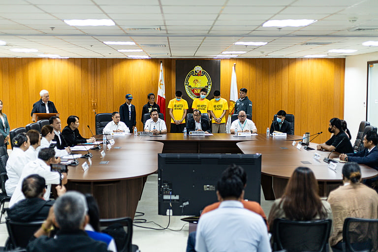 Slain TNVS driver’s family confronts suspects in NBI press conference