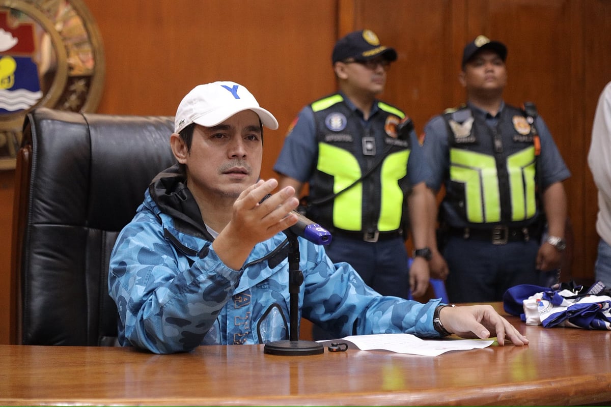 Yorme fires 2 traffic enforcers for extortion