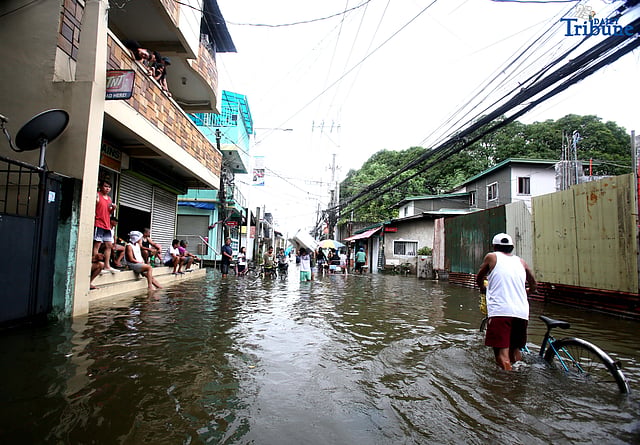 Habagat submerges Valenzuela roads