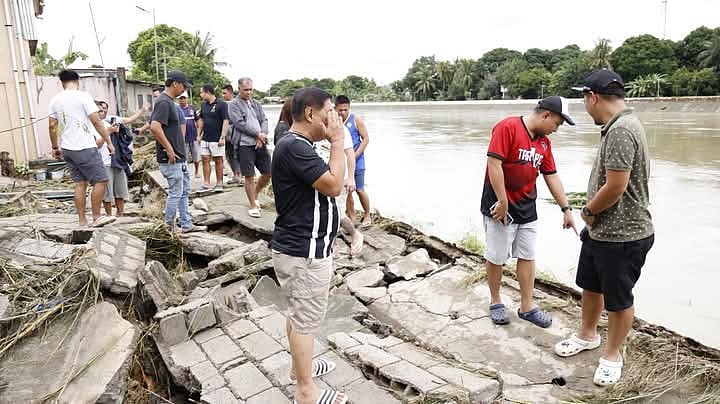 DPWH inspects flood-hit slope protection along Camiling River