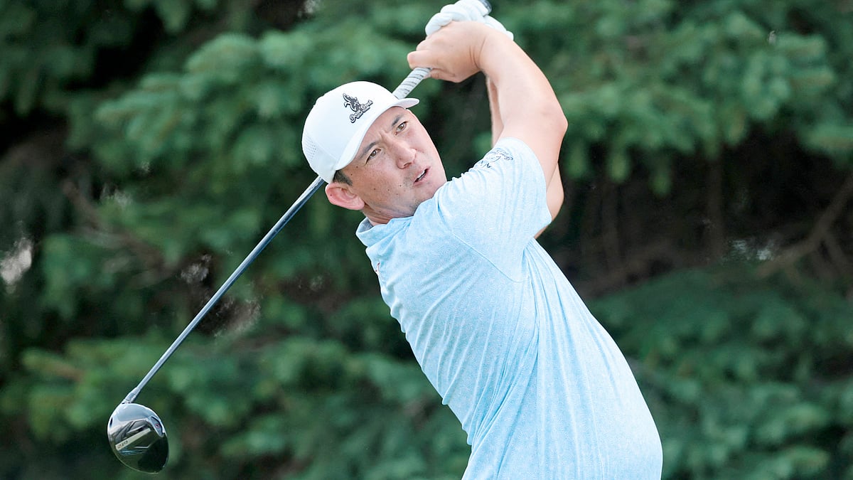 Hoey starts with 68 in low-scoring 3M start