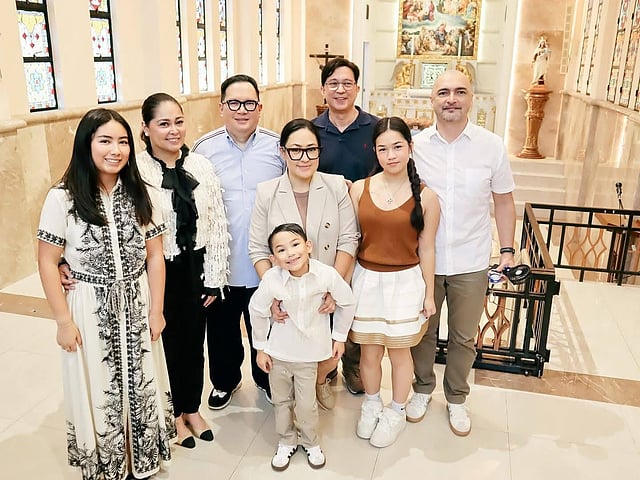 TGIS cast reunites for Red Sternberg’s son’s baptism