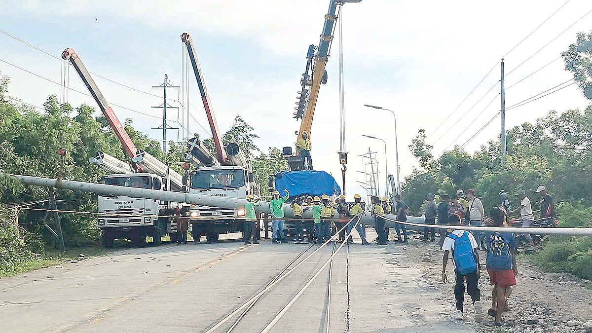 Power outage hits GenSan after truck mishap