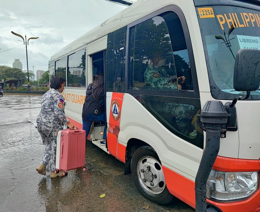 PCG, PNP aid the people during howler