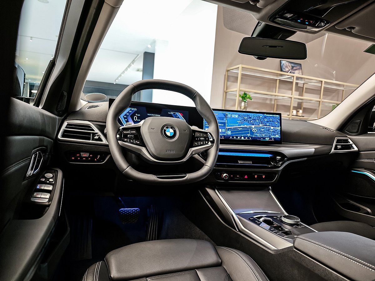 BMW 318i Professional honors 50 years of 3 Series