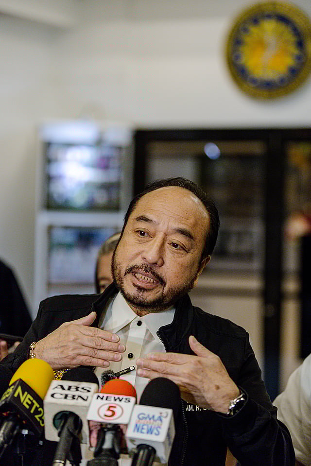 Comelec clears Chiz Escudero in campaign donation case