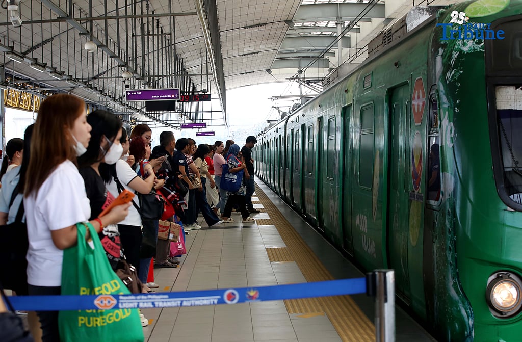 LRT-2 passengers