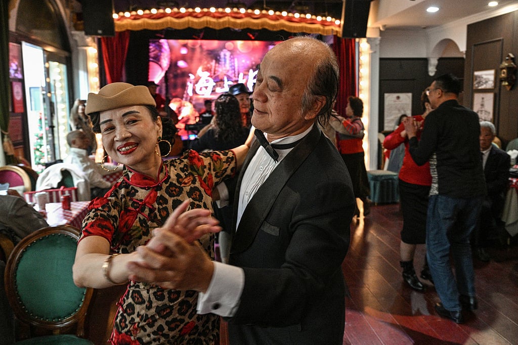 Retirees waltz back to the past