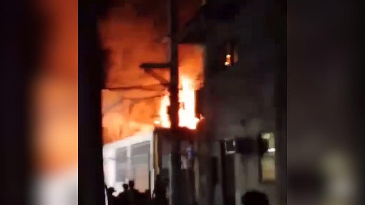 Blaze razes Taguig residential area