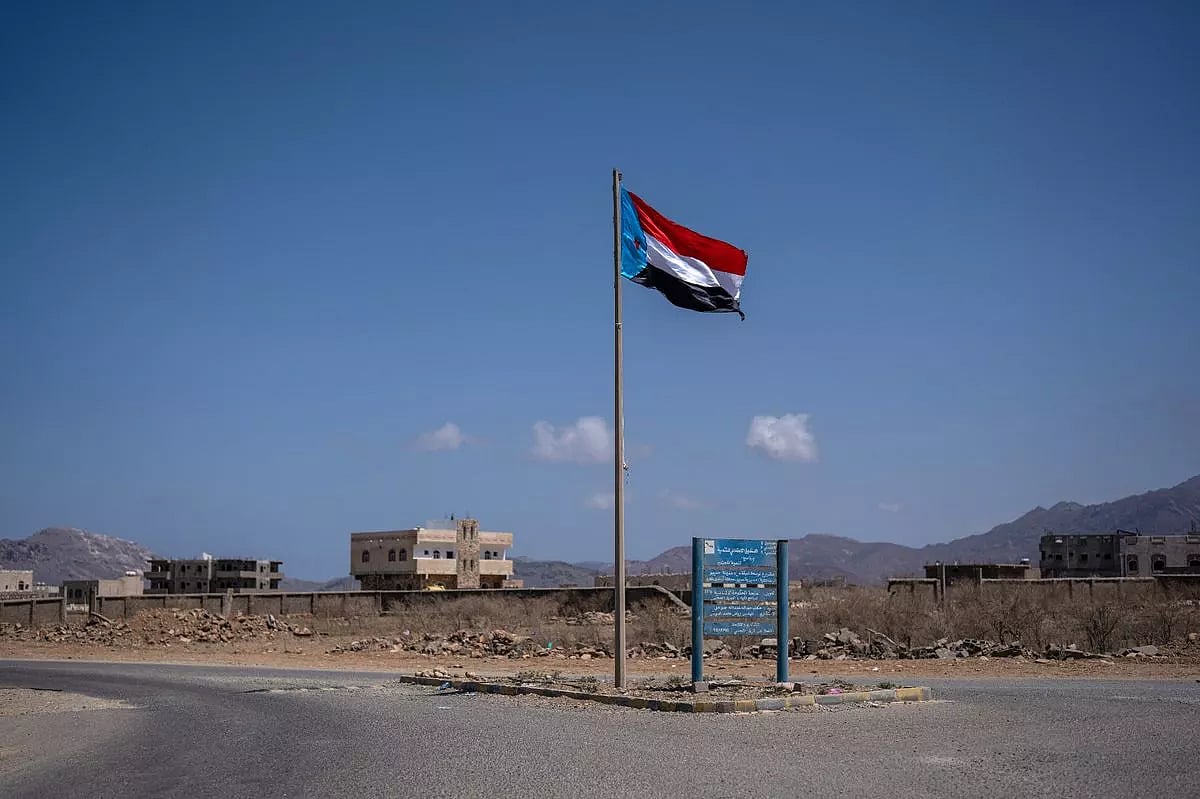 Hundreds Stranded on Yemen’s Socotra Island Amid UAE-Saudi Tensions