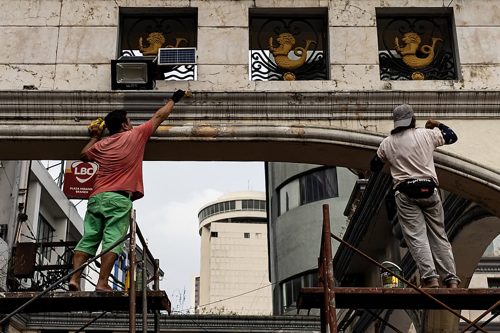 As Traslacion nears, workers repair Quiapo Church vicinity