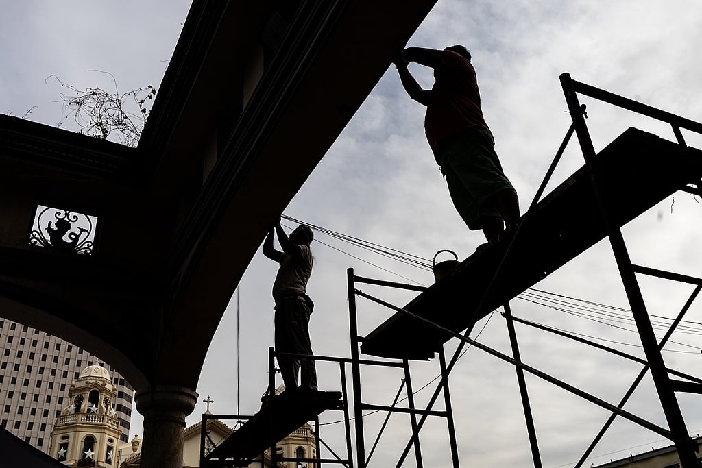 As Traslacion nears, workers repair Quiapo Church vicinity