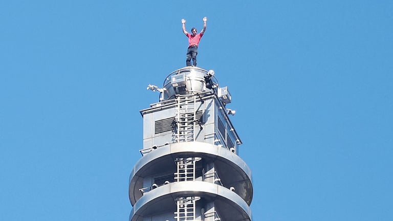 American daredevil free-climbs Taiwan’s tallest building