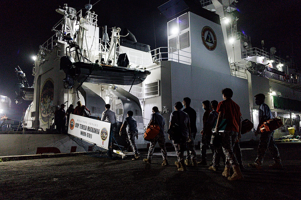 Filipino shipwreck survivors arrive in Manila